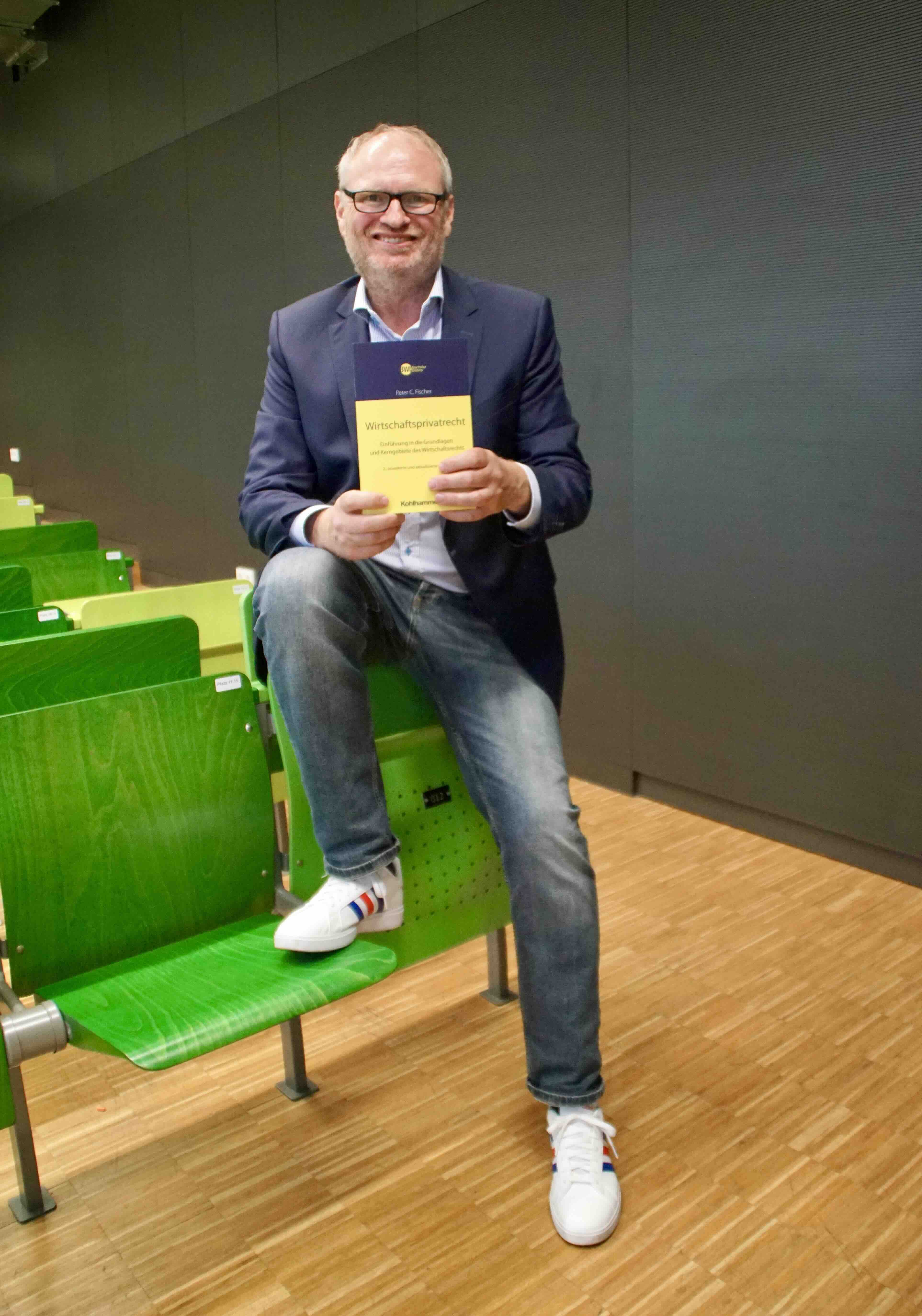 Zweite Auflage des Lehrbuchs „Wirtschaftsprivatrecht“ von Professor Dr ...