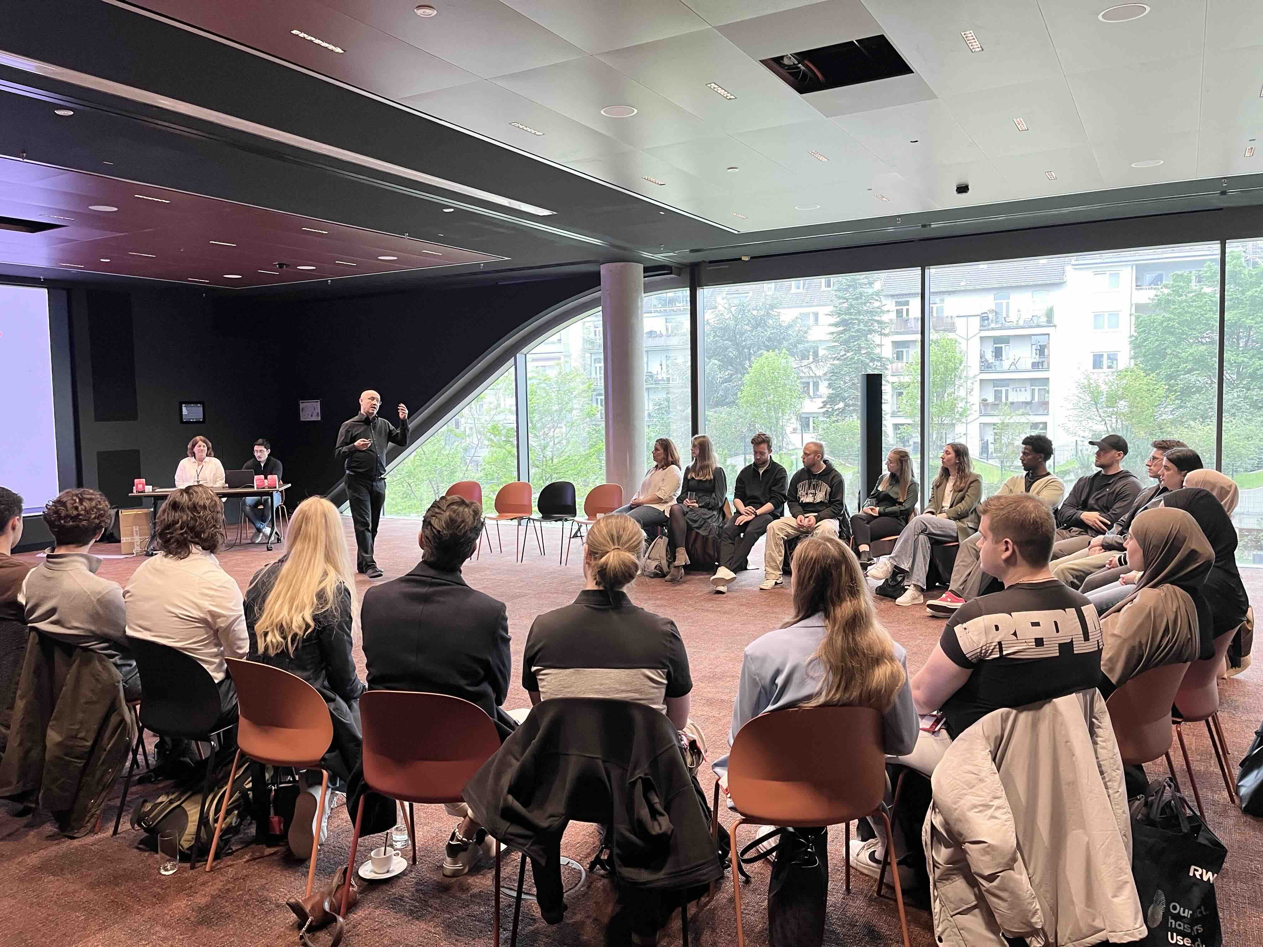Präsentation zur Financial Due Diligence durch WP Wollscheid bei PwC ...